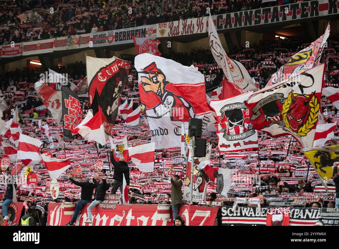 Stuttgart, Deutschland. 21st Dec, 2024. VfB Stuttgart Fans, Stimmung ...