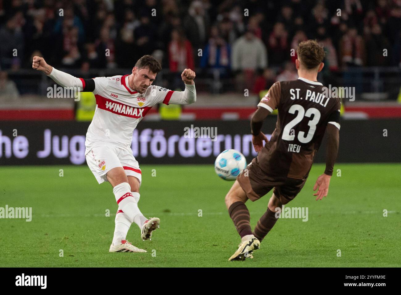 Stuttgart, Deutschland. 21st Dec, 2024. v.li. Marcel Beifus (FC St ...