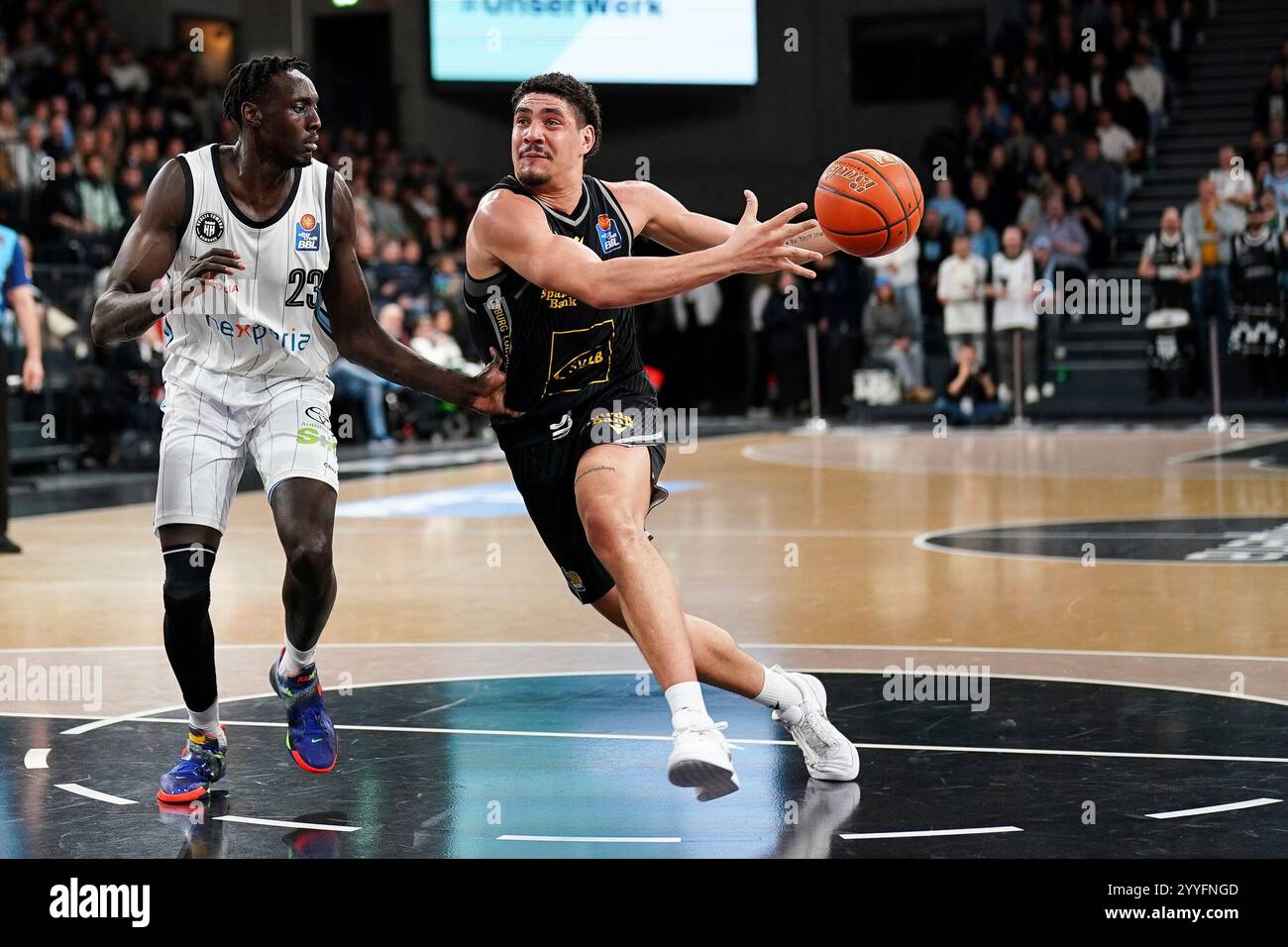 Hamburg, Deutschland. 21st Dec, 2024. Joel Scott (MHP Riesen ...