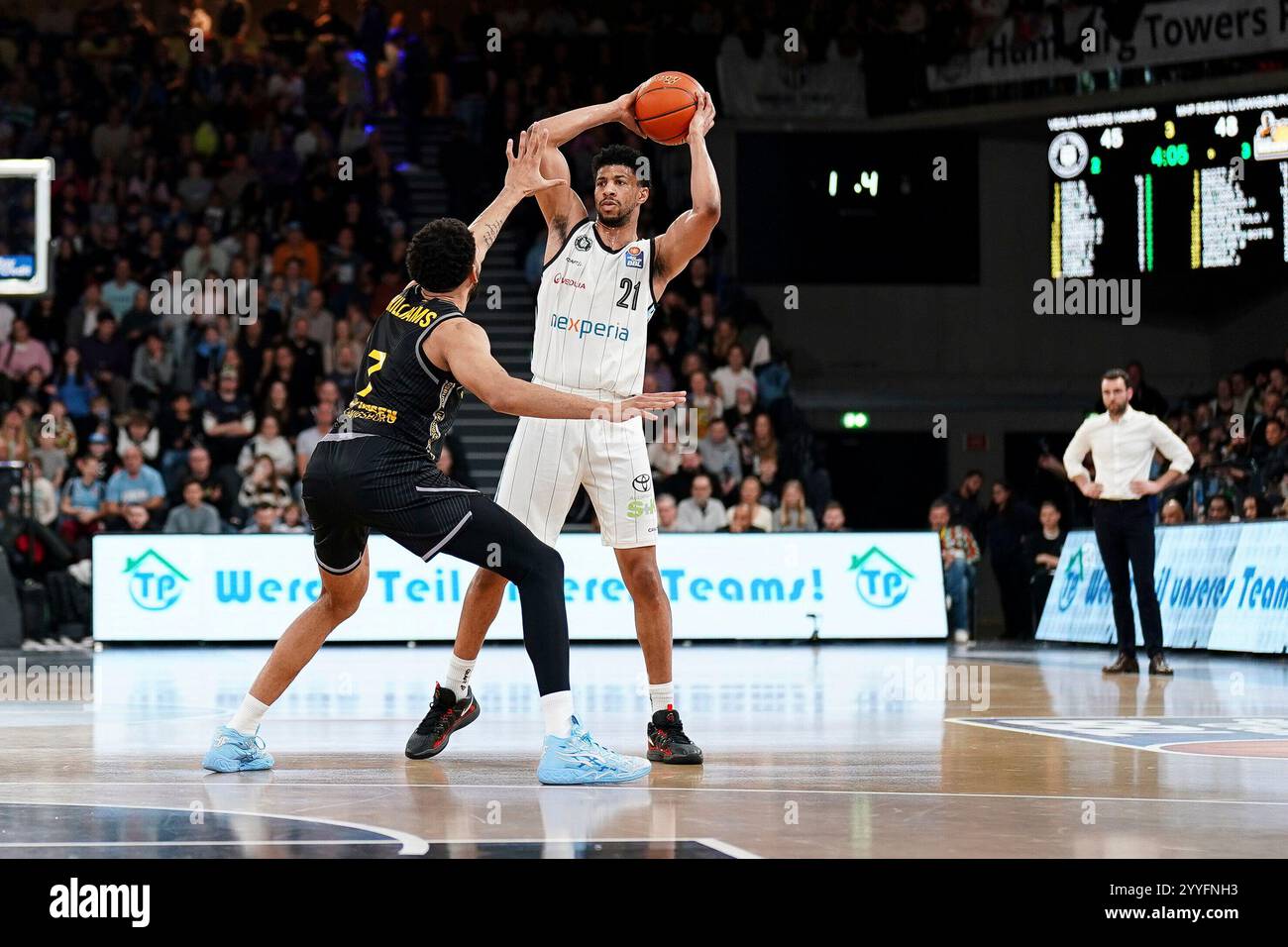 Hamburg, Deutschland. 21st Dec, 2024. Jordan Barnett (Veolia Towers ...