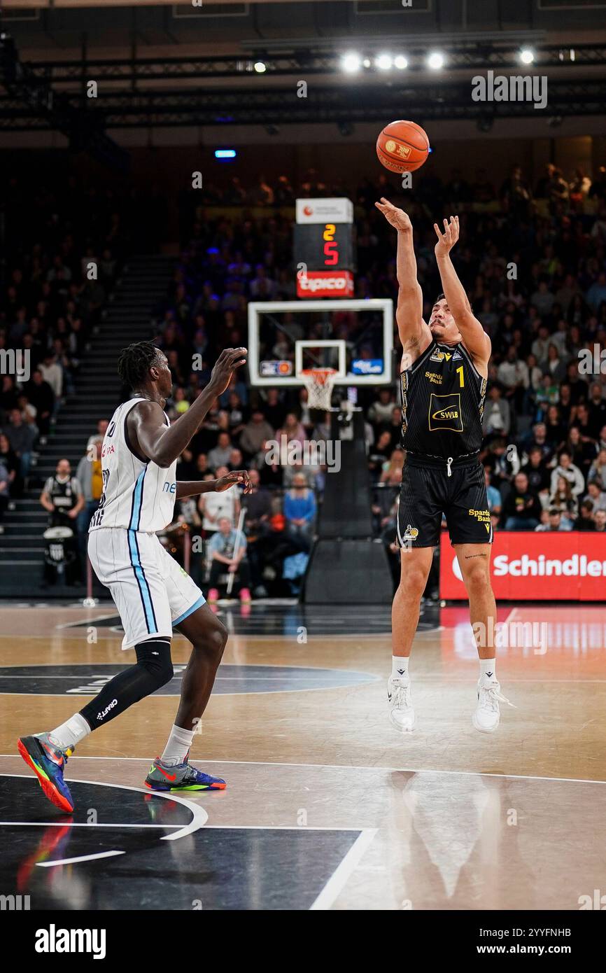 Hamburg, Deutschland. 21st Dec, 2024. Joel Scott (MHP Riesen ...