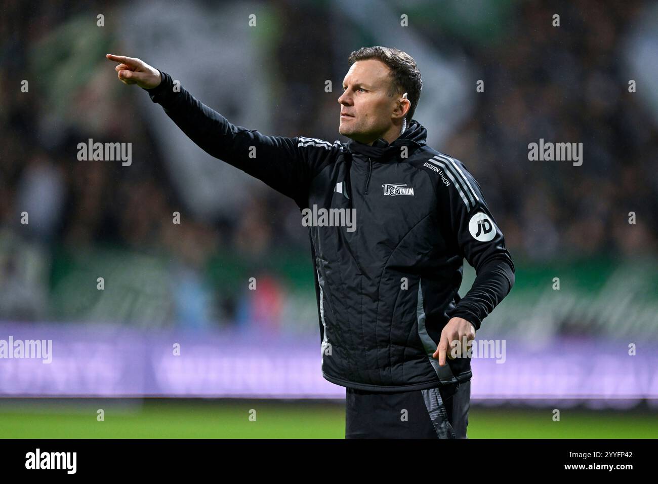 Bremen, Deutschland. 21st Dec, 2024. 1. Bundesliga: SV Werder Bremen ...