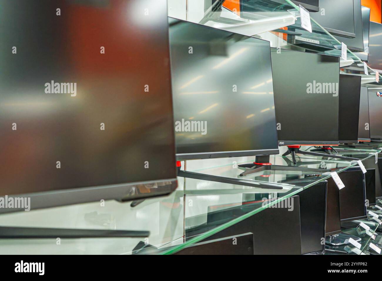 Computer monitors showroom hi-res stock photography and images - Alamy