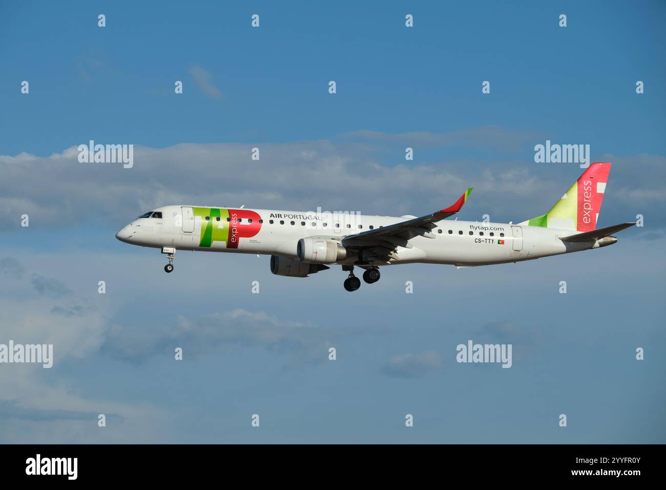 TAP Express Embraer E195AR passenger plane landing in Humberto Delgado ...