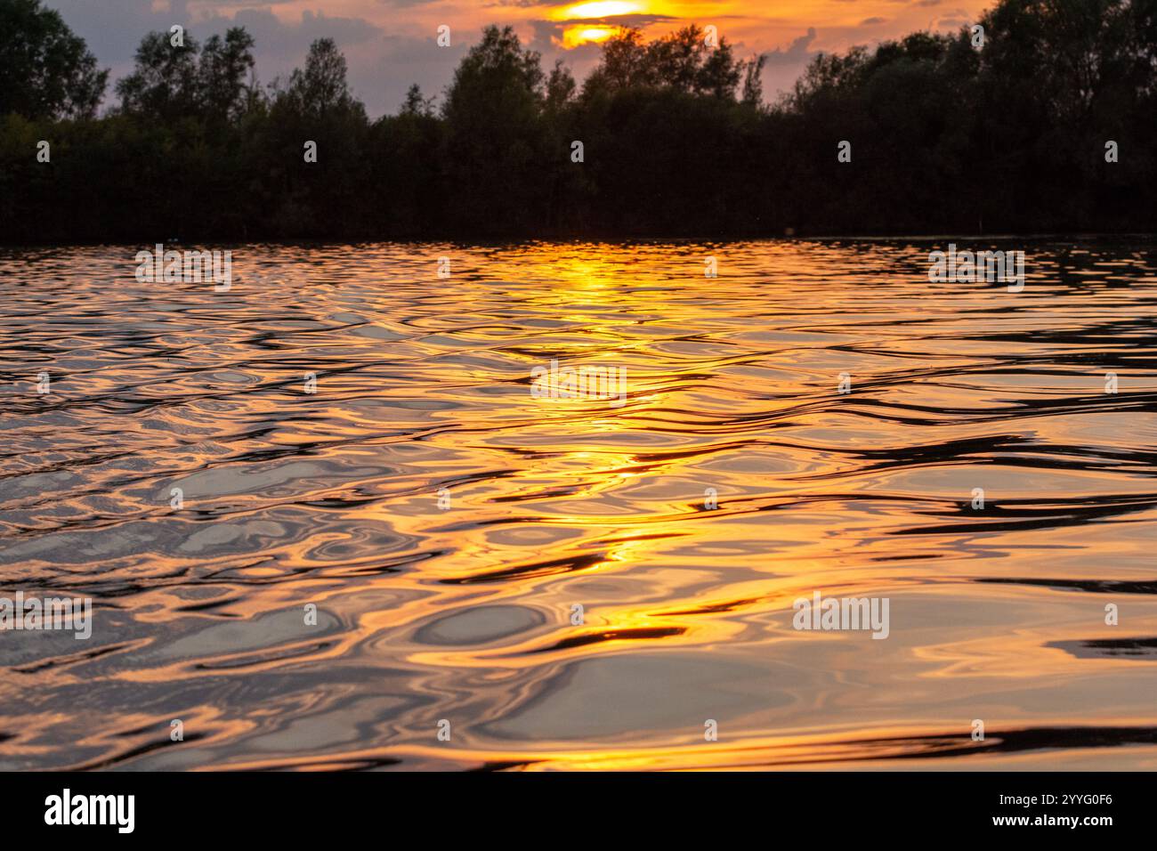 Golden reflections in sea water hi-res stock photography and images - Alamy