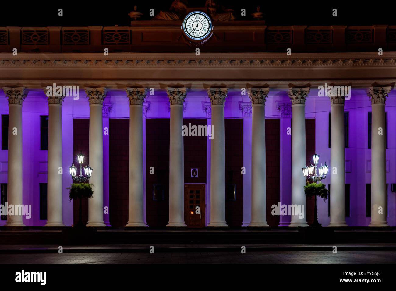 Large white structure hi-res stock photography and images - Alamy