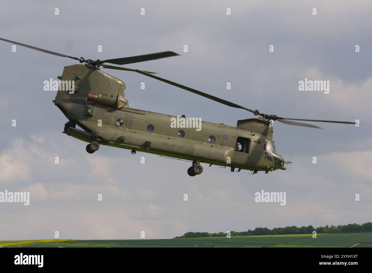 Royal Air Force Boeing CH-47D, Chinook HC4, helicopter in flight Stock ...