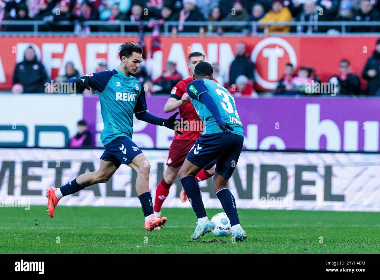 Max Finkgr?fe (1. FC K?ln, 35) schie?t 2. Fu?ball Bundesliga, 1. FC Kaiserslautern - 1. FC K?ln ...