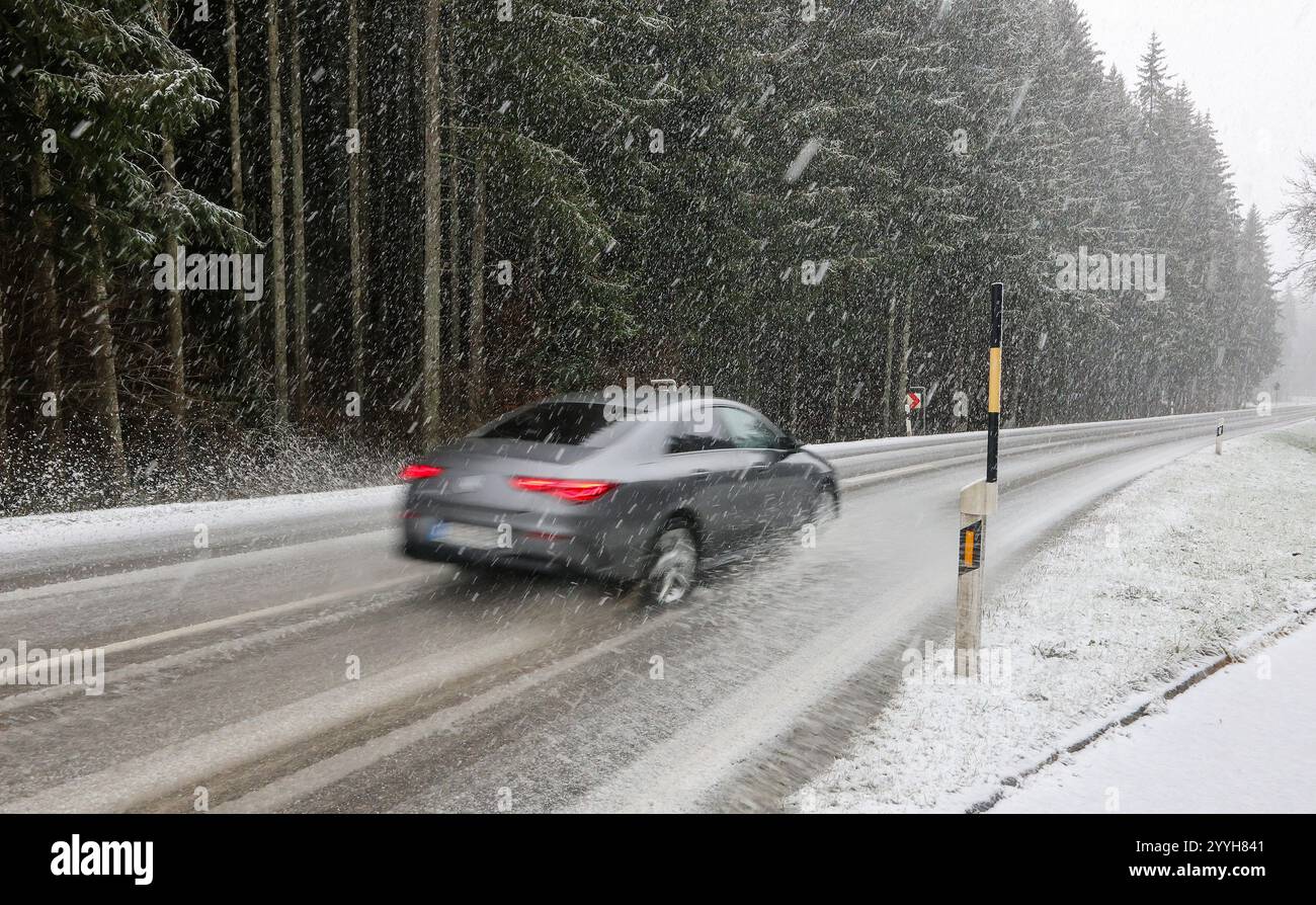 Hohenstein, Germany. 22nd Dec, 2024. A car is traveling on the Swabian ...