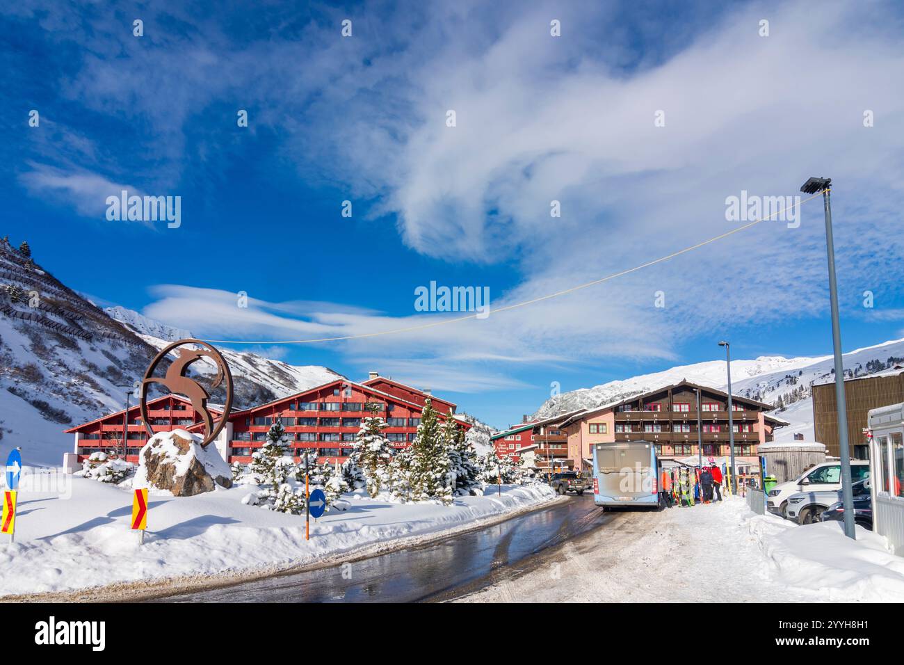 Lech: winter in hamlet Zürs, public bus in Arlberg, Vorarlberg, Austria ...