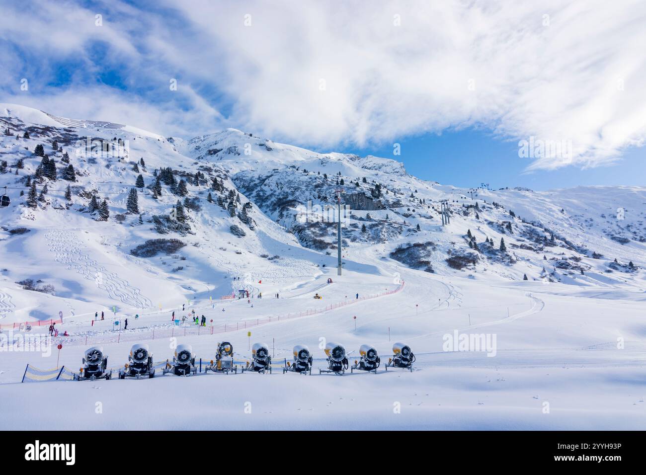 Lech: winter in hamlet Zürs,, downhill skier in Arlberg, Vorarlberg ...
