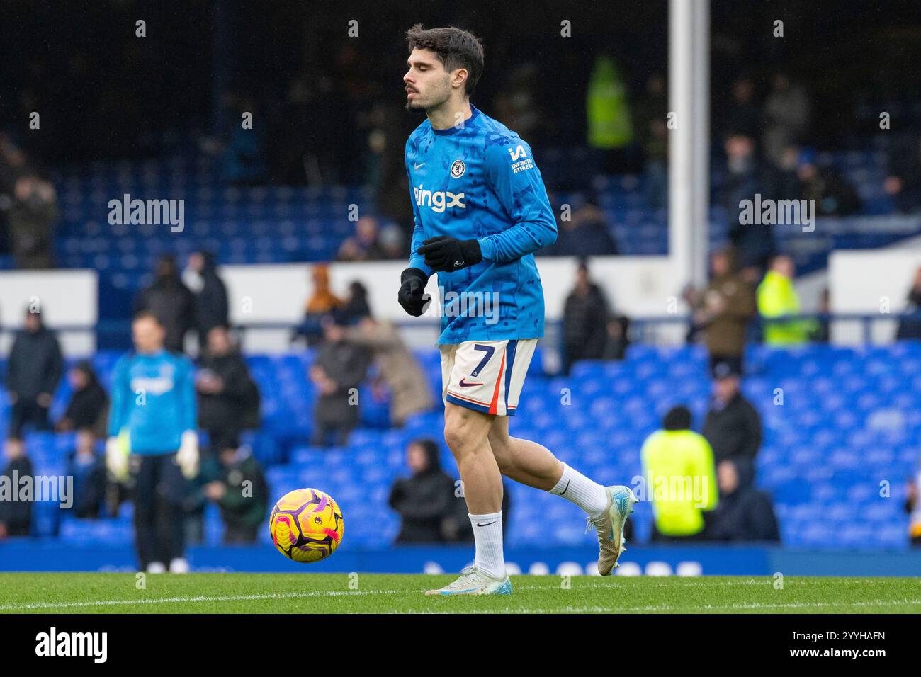 Pedro Neto #7 of Chelsea FC warms up during the Premier League match ...