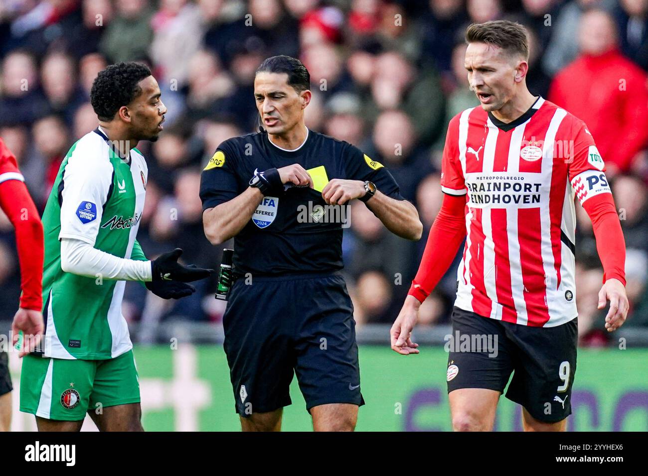 Eindhoven, Netherlands. 22nd Dec, 2024. EINDHOVEN, NETHERLANDS - DECEMBER 22: Referee Serdar ...