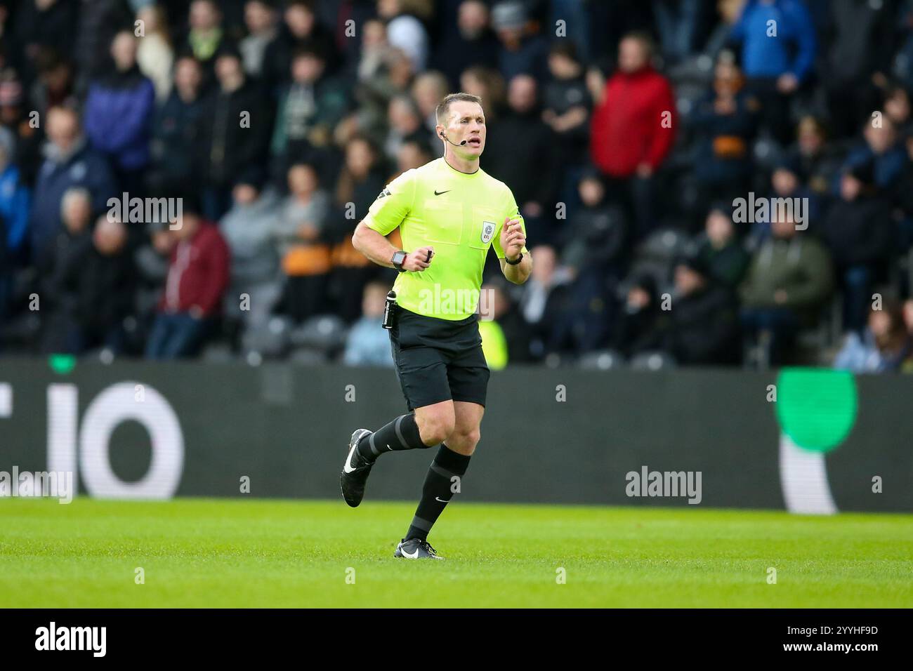 MKM Stadium, Hull, England - 21st December 2024 Referee Thomas Bramall ...