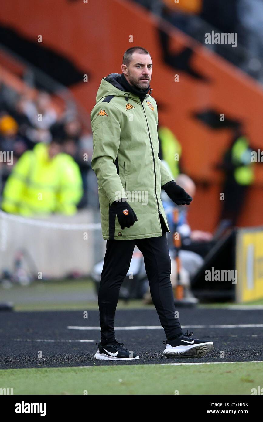 MKM Stadium, Hull, England - 21st December 2024 Ruben Selles Manager of Hull City - during the ...