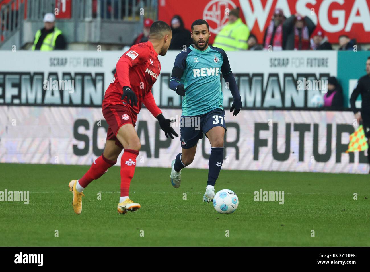 Linton Maina (Koeln #37), Jan Gyamerah (Kaiserslautern #32), GER, 1. FC Kaiserslautern vs. 1. FC ...