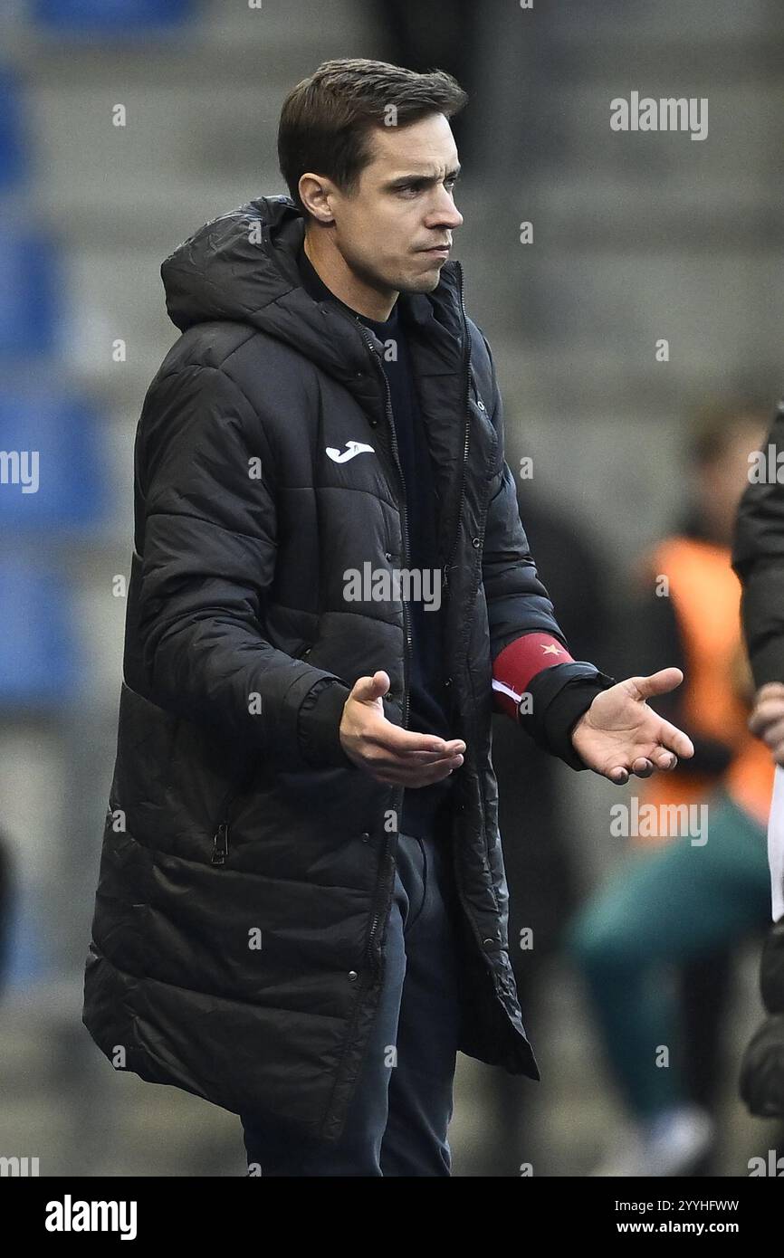 Genk, Belgium. 22nd Dec, 2024. Anderlecht's head coach David Hubert ...
