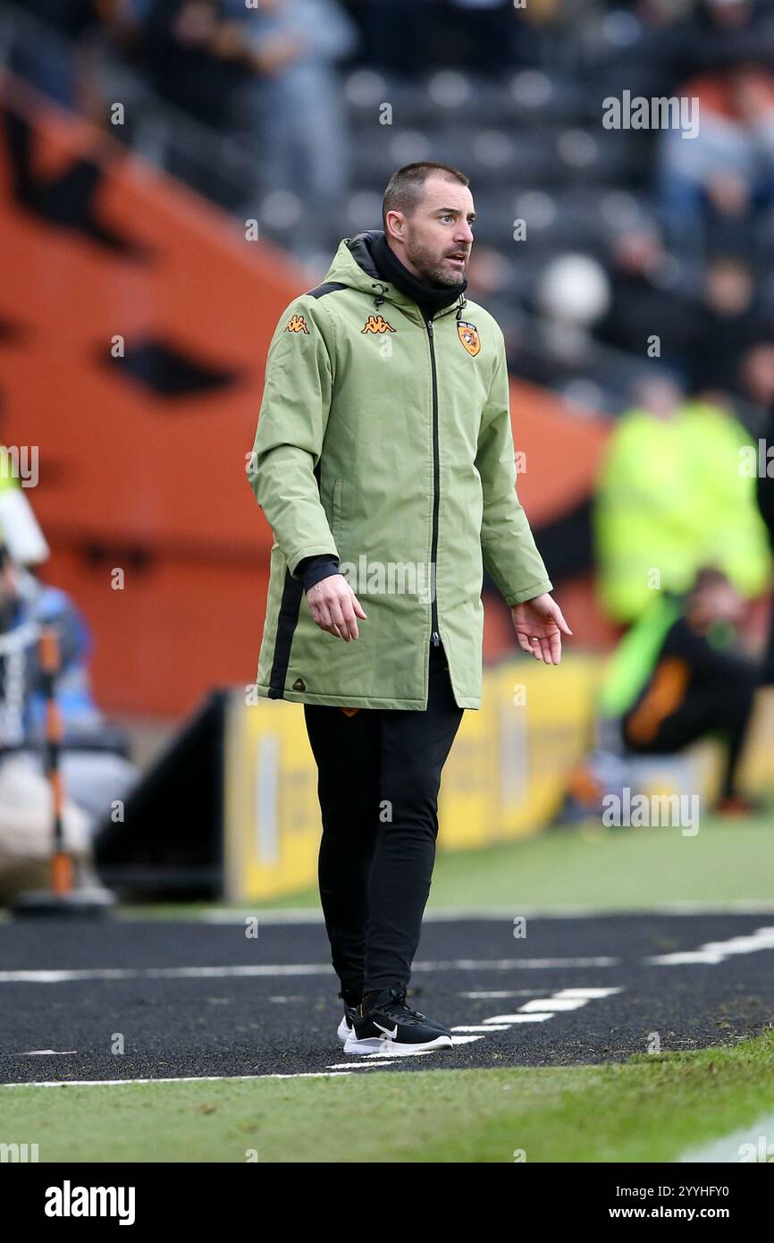 MKM Stadium, Hull, England - 21st December 2024 Ruben Selles Manager of Hull City - during the ...