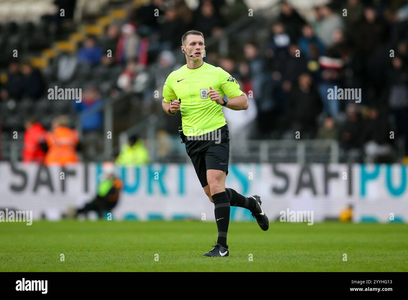 MKM Stadium, Hull, England - 21st December 2024 Referee Thomas Bramall - during the game Hull ...