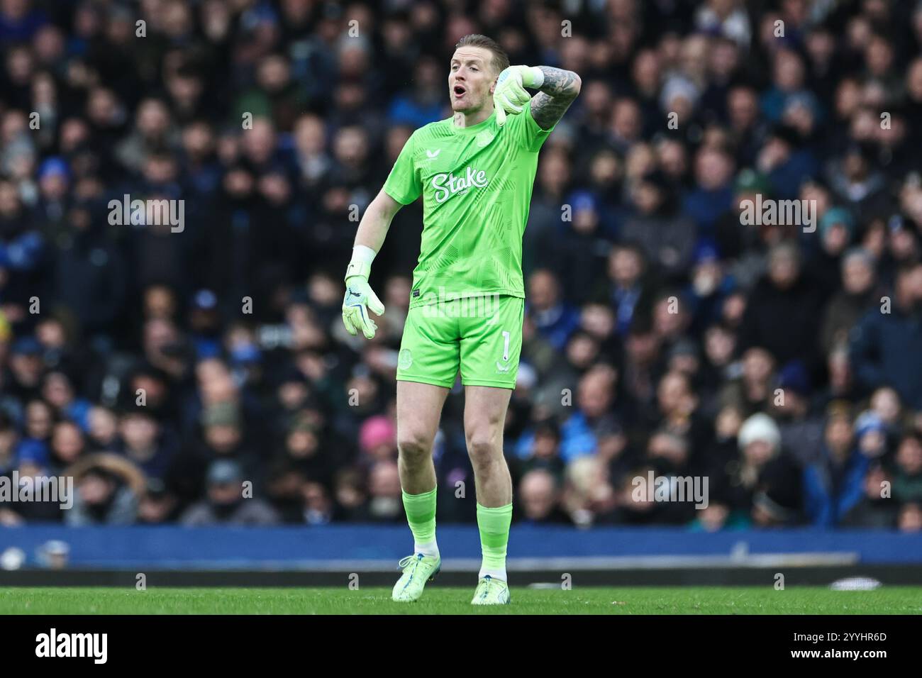 Jordan Pickford of Everton gives his teammates instructions during the ...