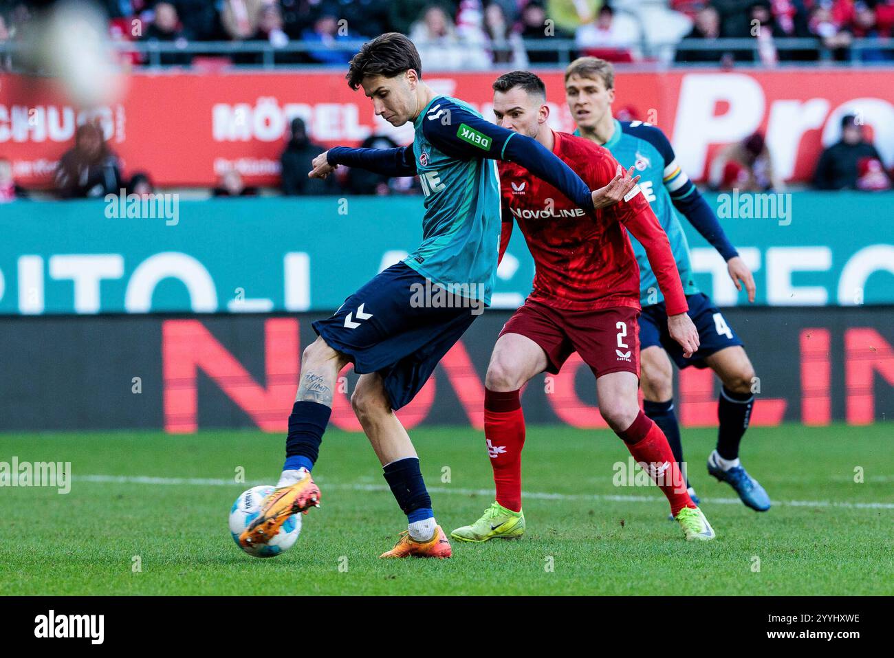 Denis Huseinbasic (1. FC K?ln, 8) am Ball, Boris Tomiak (1. FC Kaiserslautern, 2) 2. Fu?ball ...