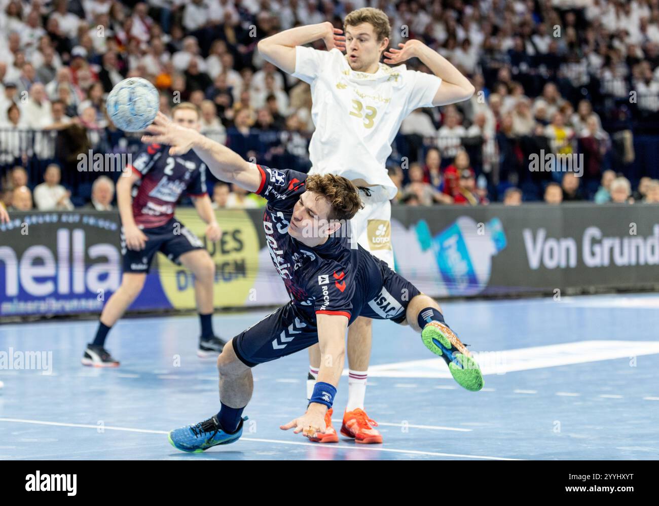 22 December 2024, Hamburg: Handball, Bundesliga, HSV Hamburg - SG ...