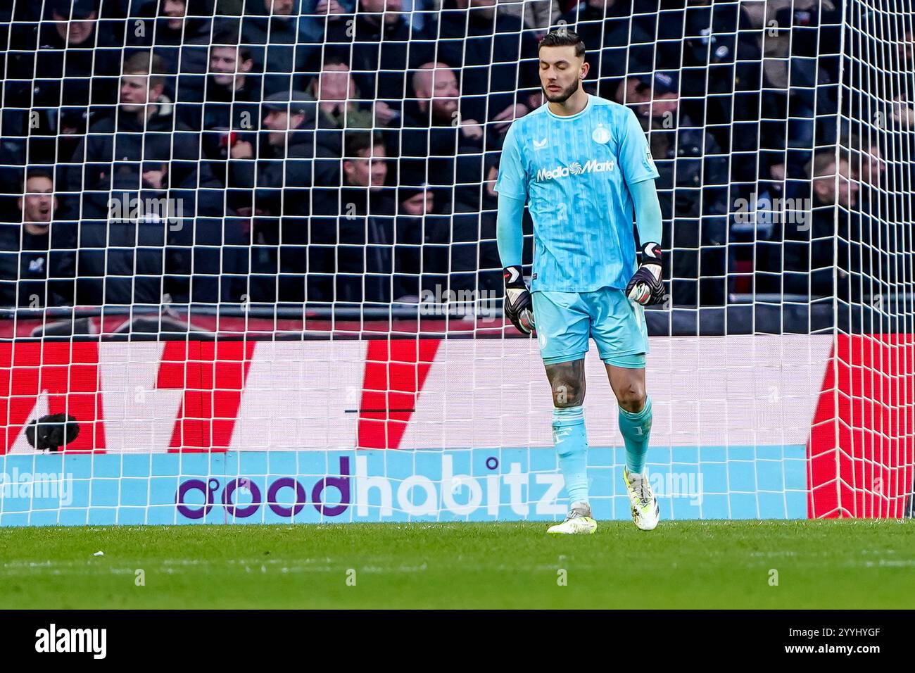 EINDHOVEN, NETHERLANDS - DECEMBER 22: goalkeeper Justin Bijlow of ...