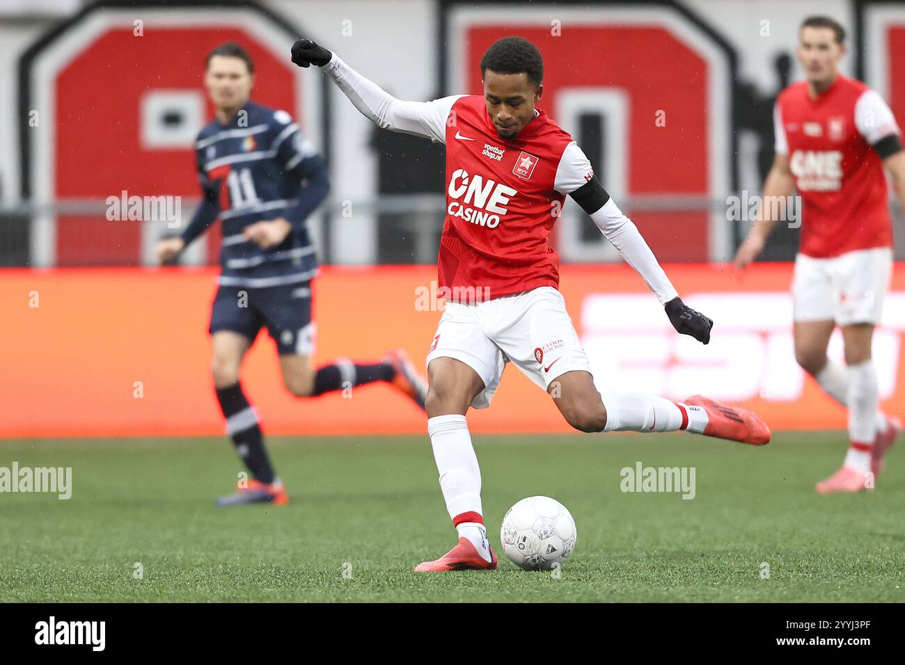 MAASTRICHT, Netherlands. 22nd Dec, 2024. football, Dutch Keuken Kampioen Divisie, Stadion de ...
