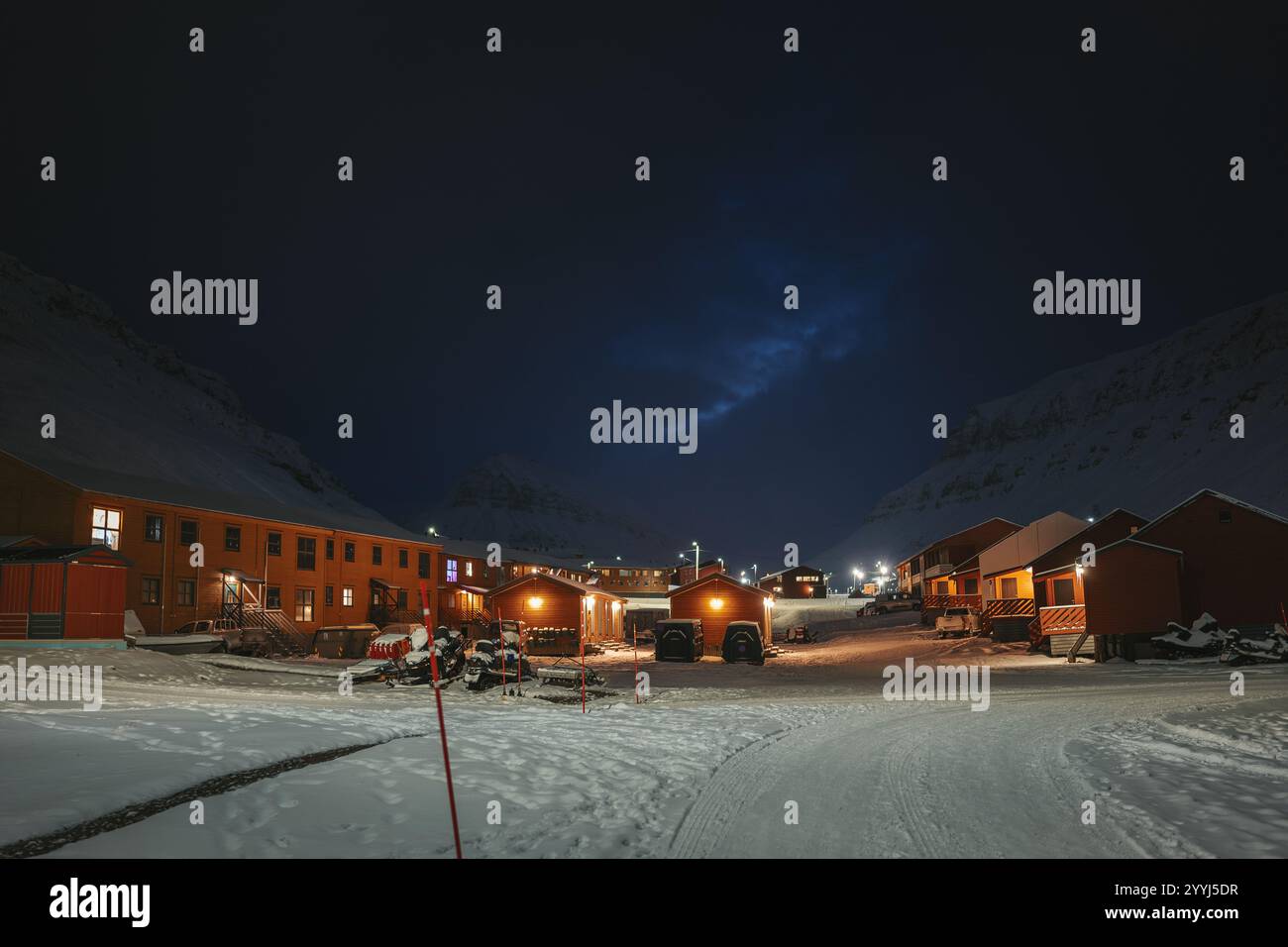 Snowy roads between houses in Longyearbyen, Svalbard in the polar night ...