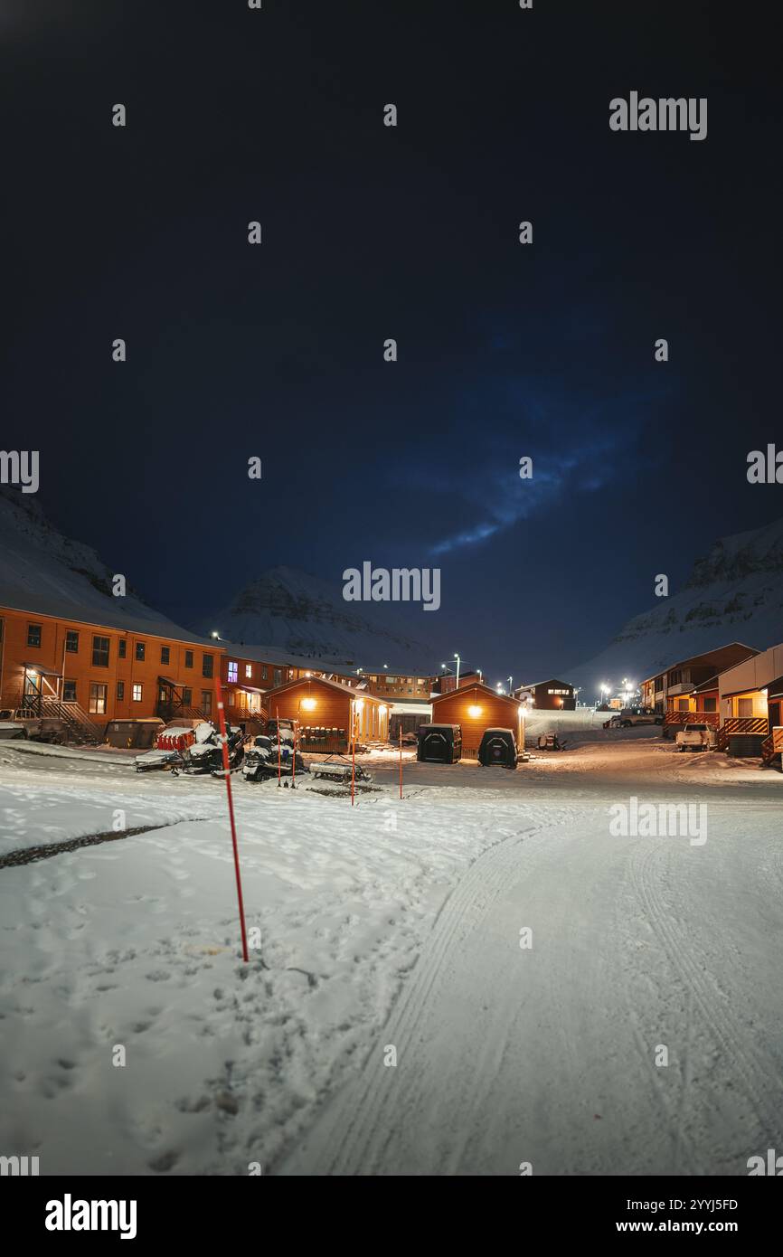 Houses and snowy roads in Longyearbyen, Svalbard in the polar night ...