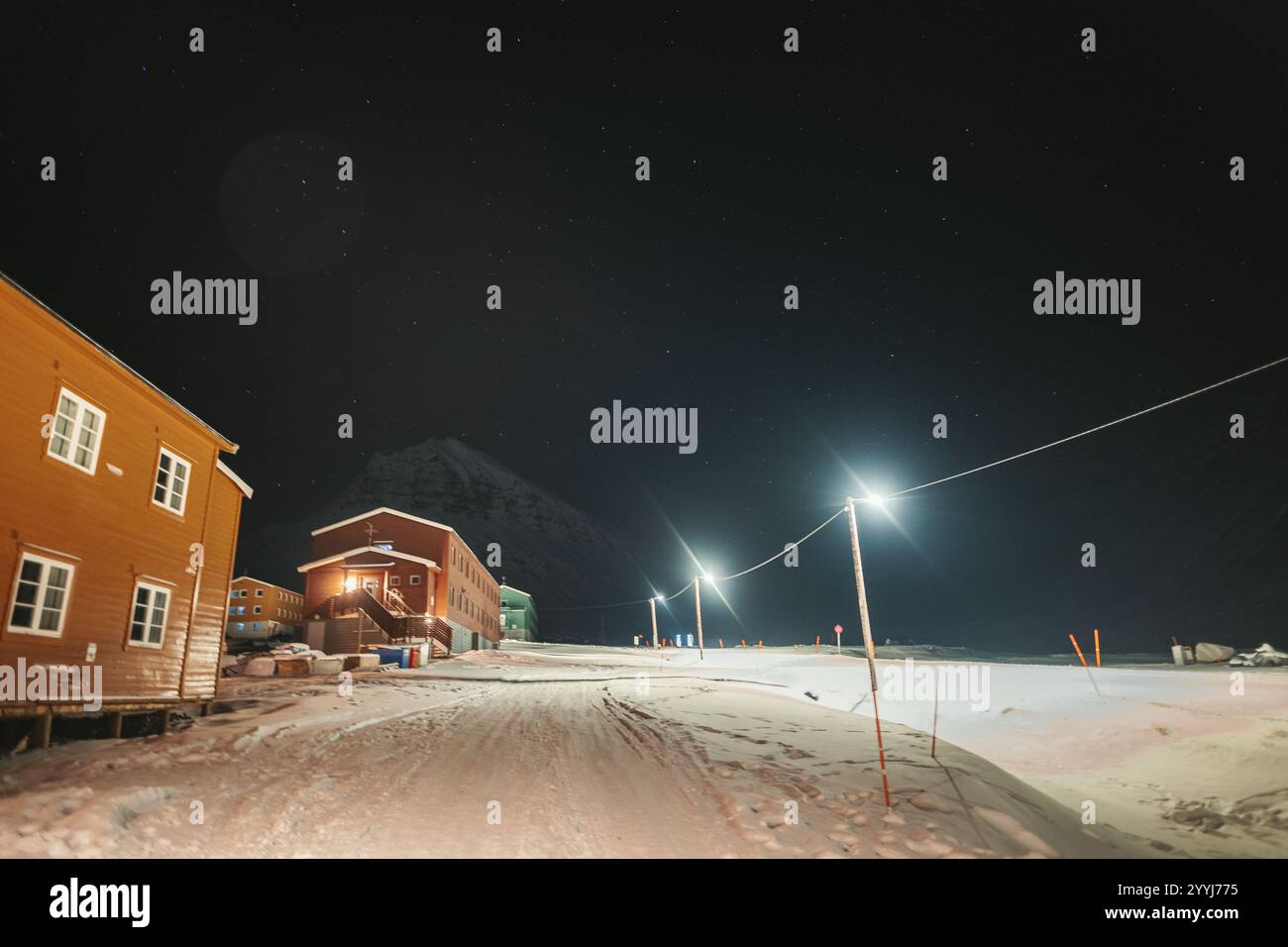 Starry polar night sky over Nybyen in Longyearbyen, Svalbard arctic ...
