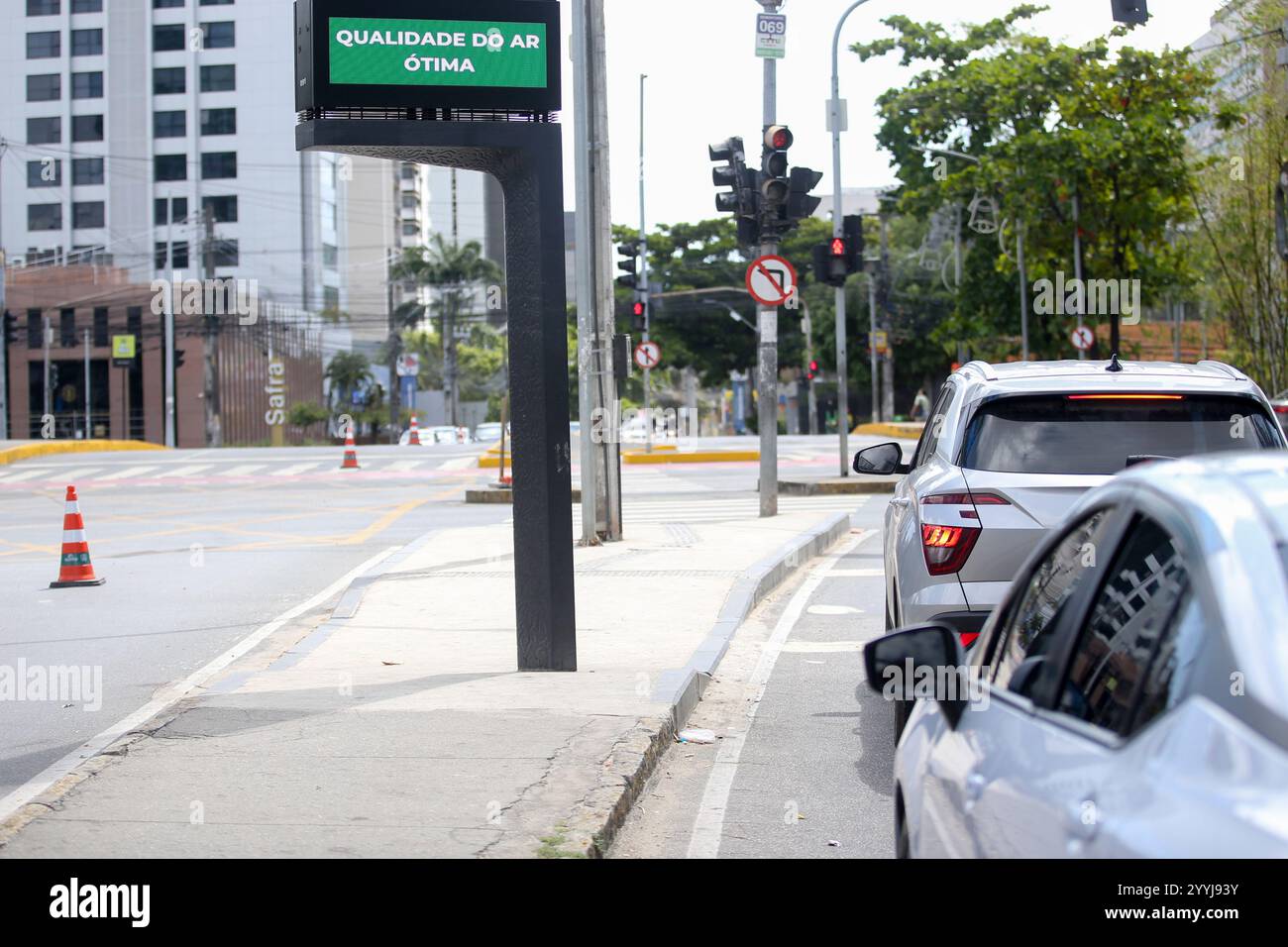PE - RECIFE - 12/22/2024 - RECIFE, WEATHER SUMMER - Street clock ...
