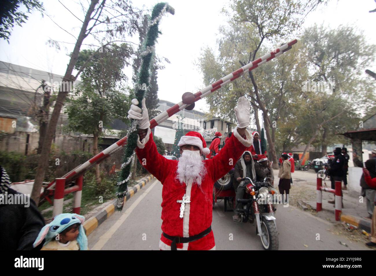 Peshawar, Peshawar, Pakistan. 22nd Dec, 2024. Christians Santa Claus ...