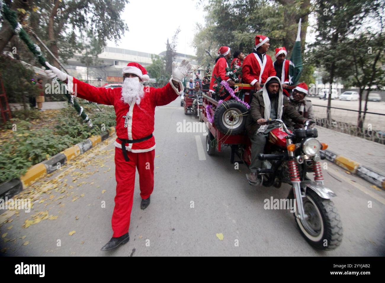 Peshawar, Peshawar, Pakistan. 22nd Dec, 2024. Christians Santa Claus ...