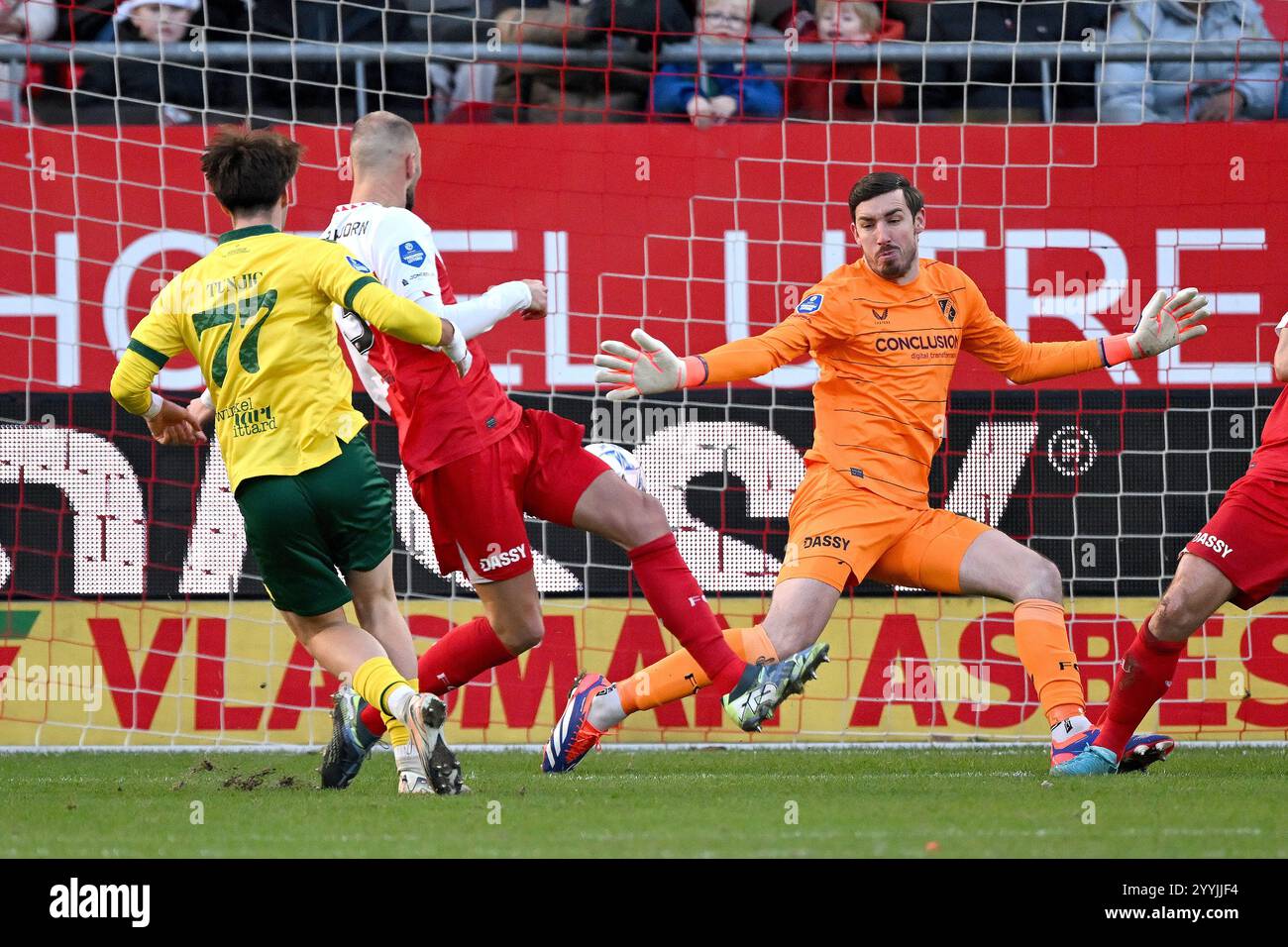 UTRECHT - Luka Tunjic of Fortuna Sittard scores the 1-1 during the ...