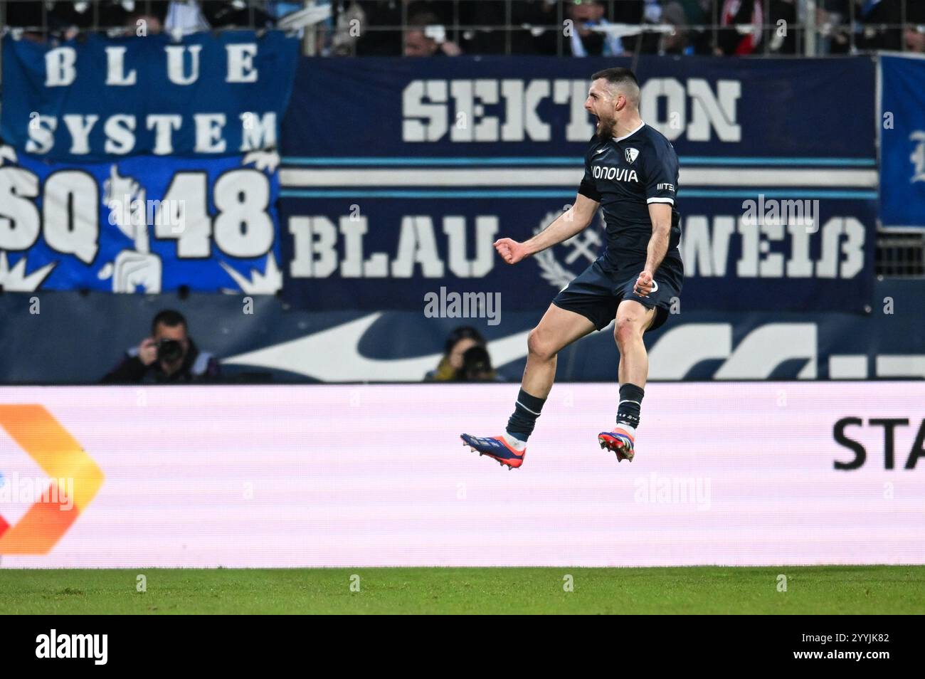 Bochum, Germany. 22nd Dec, 2024. Soccer: Bundesliga, VfL Bochum - 1. FC ...