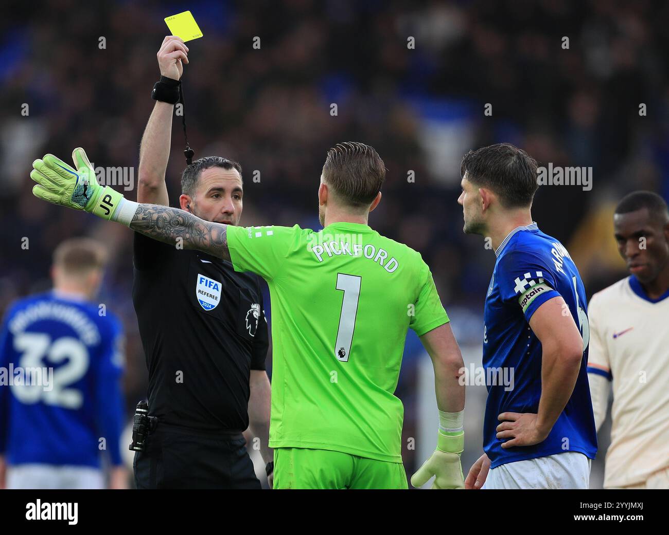 Jordan pickford everton yellow card hi-res stock photography and images ...