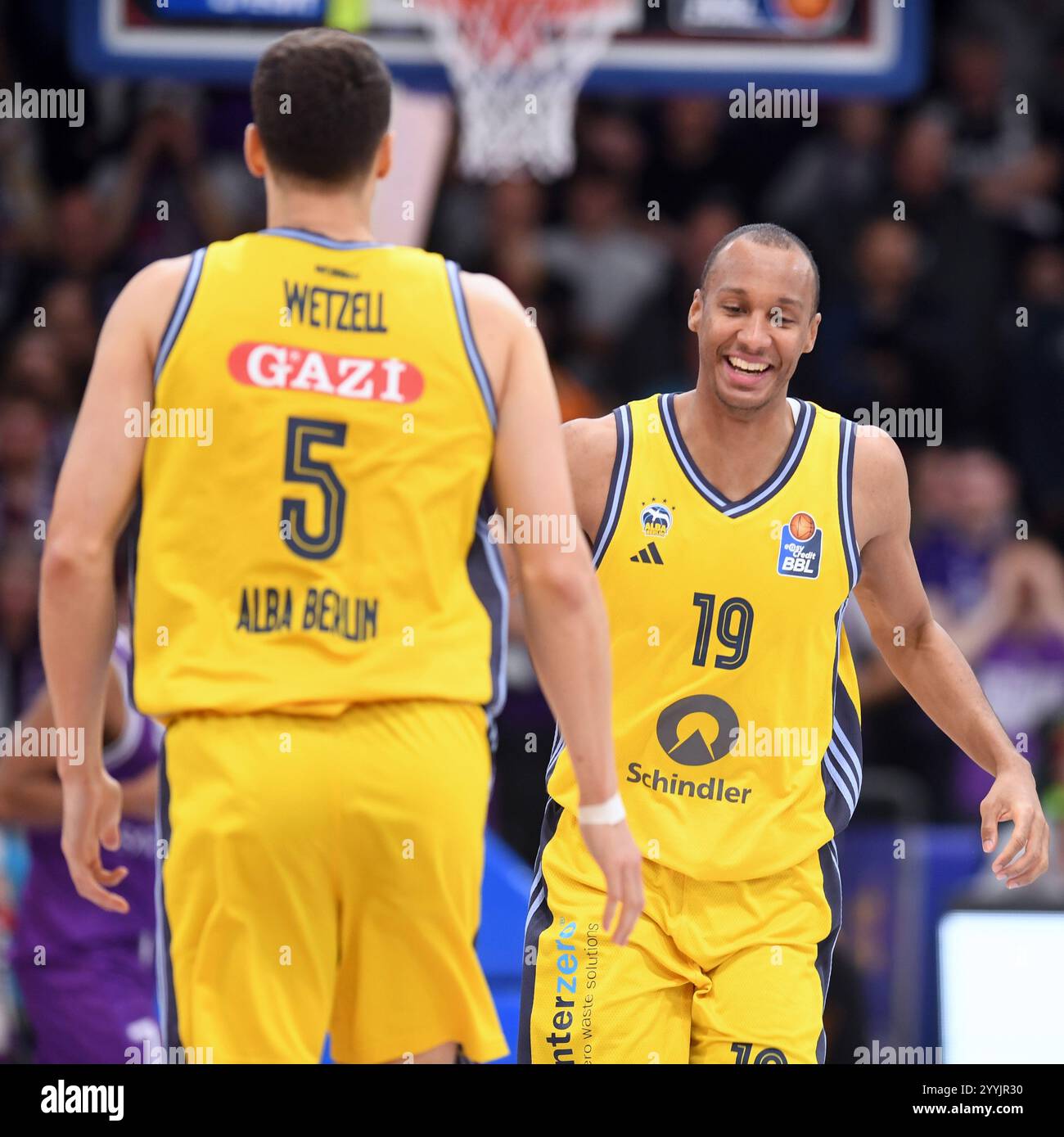 Jubel bei Louis Olinde (Alba Berlin, #19), Yanni Wetzell (Alba Berlin ...