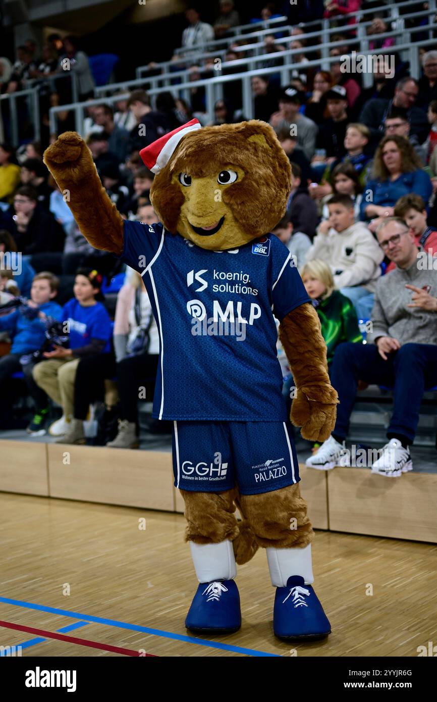 Heidelberg, Deutschland. 22nd Dec, 2024. Heidelbergs Maskottchen Accy ...