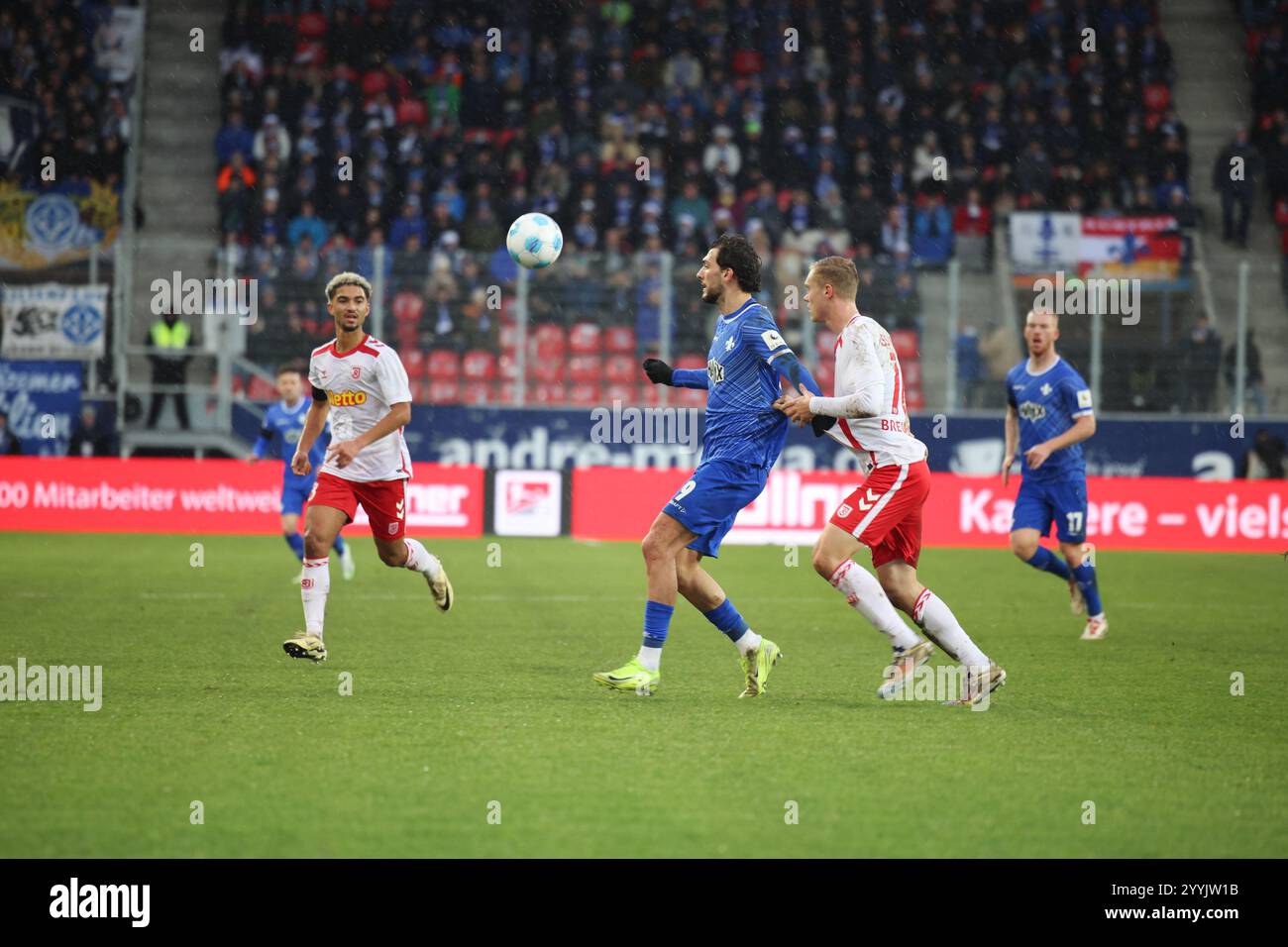 Louis Breunig (SSV Jahn Regensburg, 16), Fraser Hornby (Darmstadt 1898 ...