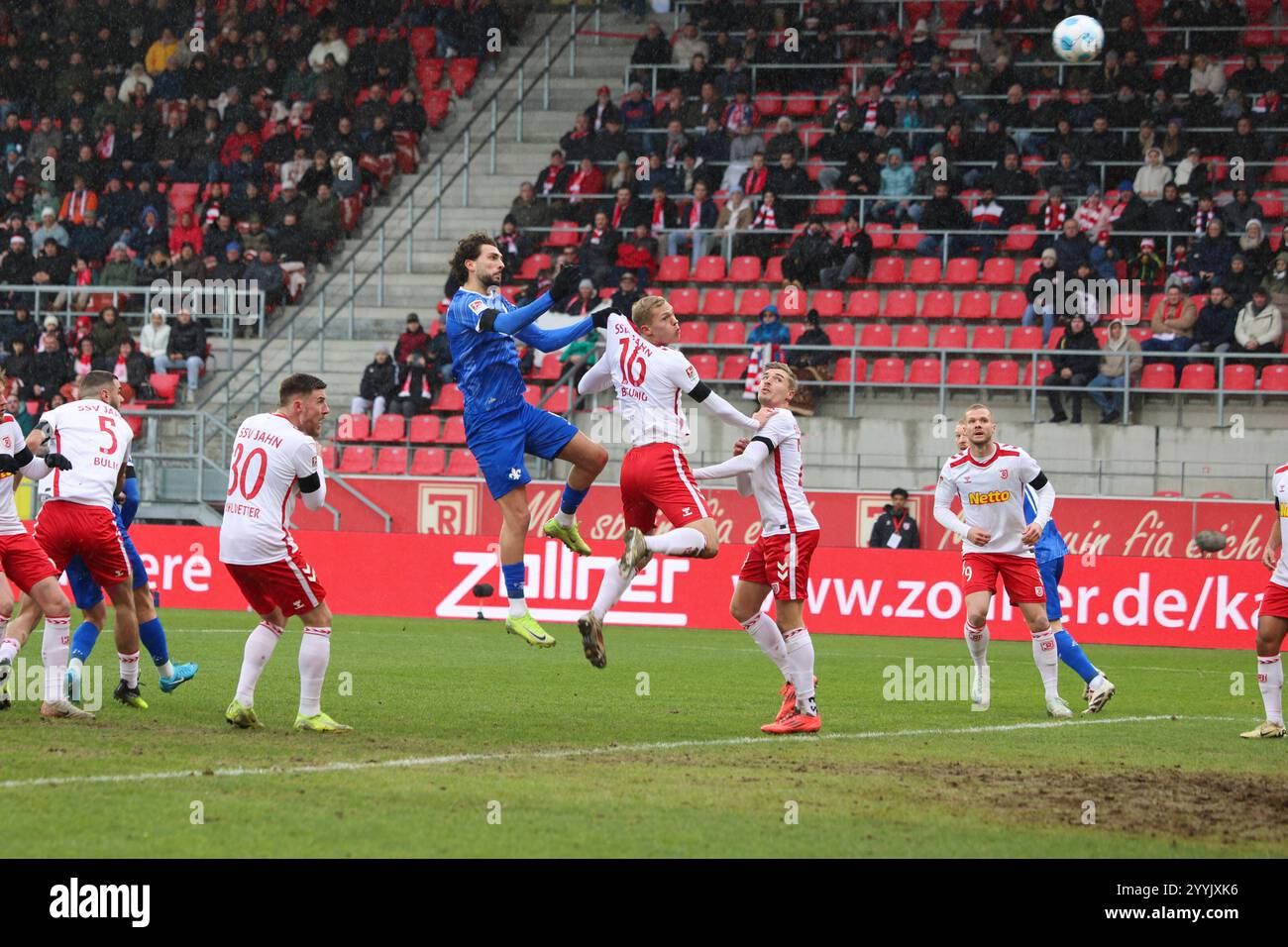 Christian Kuehlwetter (SSV Jahn Regensburg, 30), Fraser Hornby ...
