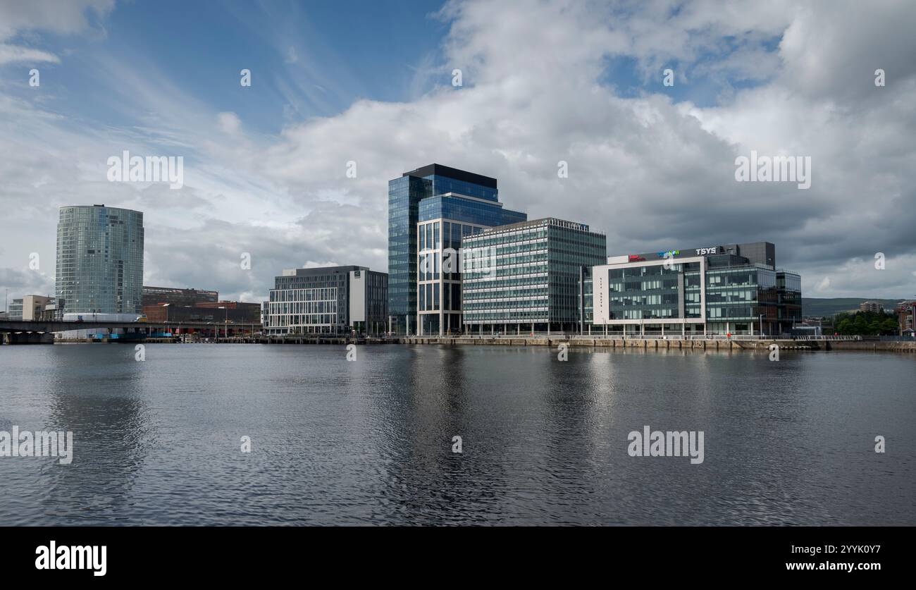 BELFAST, NORTHERN IRELAND – AUGUST 4, 2024: A bridge over River Lagan ...