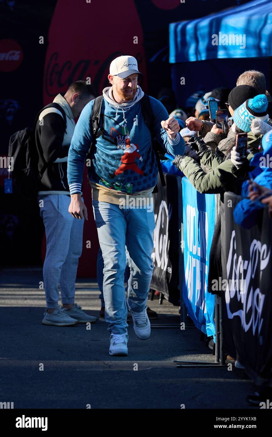 Carolina Panthers punter Johnny Hekker bumps fists with fans as he ...