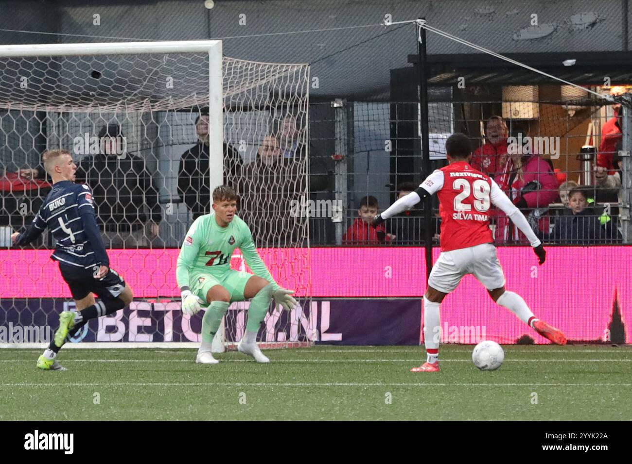MAASTRICHT, Netherlands. 22nd Dec, 2024. football, Dutch Keuken ...