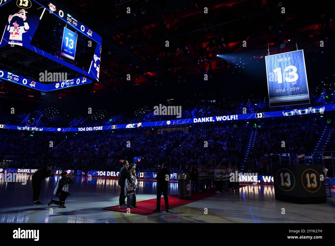 22 December 2024, Bavaria, Munich: Ice hockey: DEL, EHC Red Bull Munich ...
