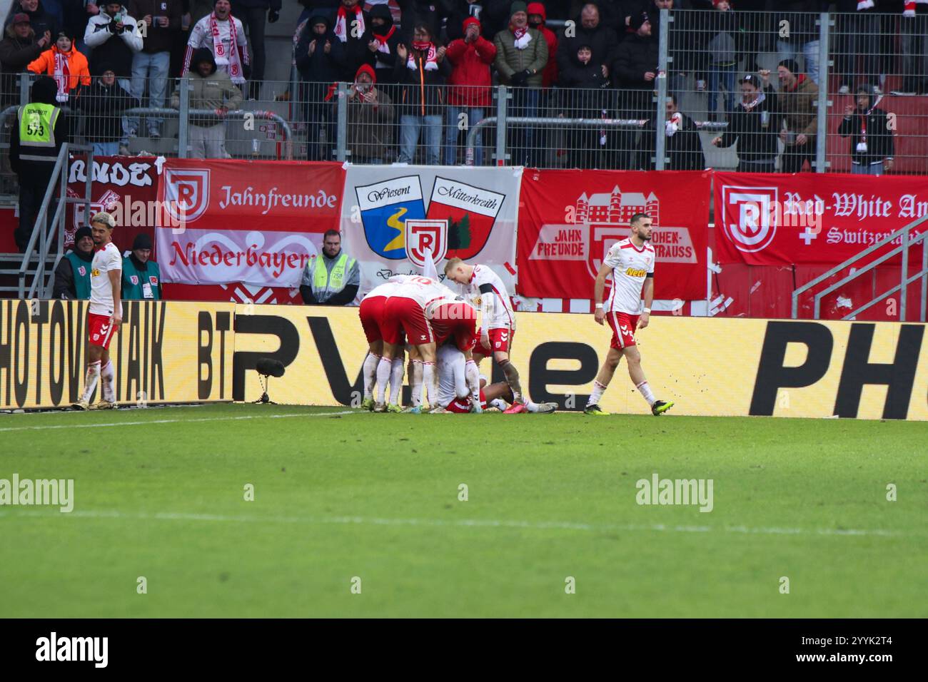 Kai Proeger (SSV Jahn Regensburg, 33), Noah Gaunus (SSV Jahn Regensburg ...
