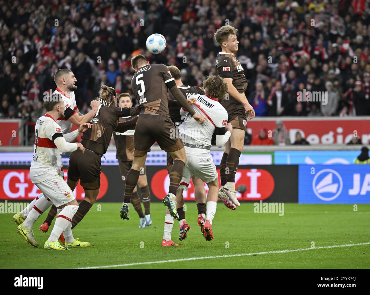 Penalty area scene, goal area scene header duel duel action Hauke Wahl ...