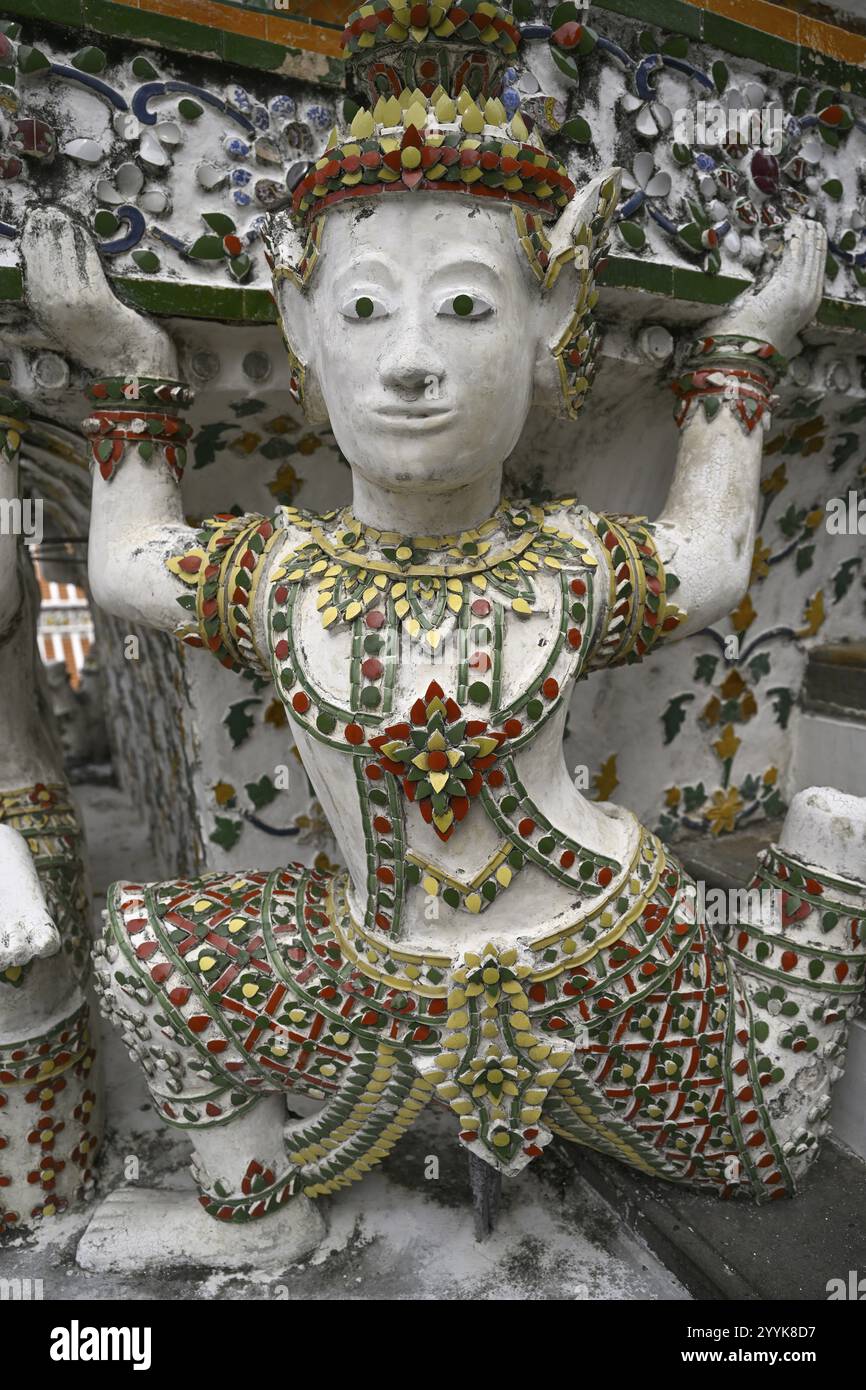Figure decorated with ceramic shards, detail, Wat Arun, Temple of Dawn ...