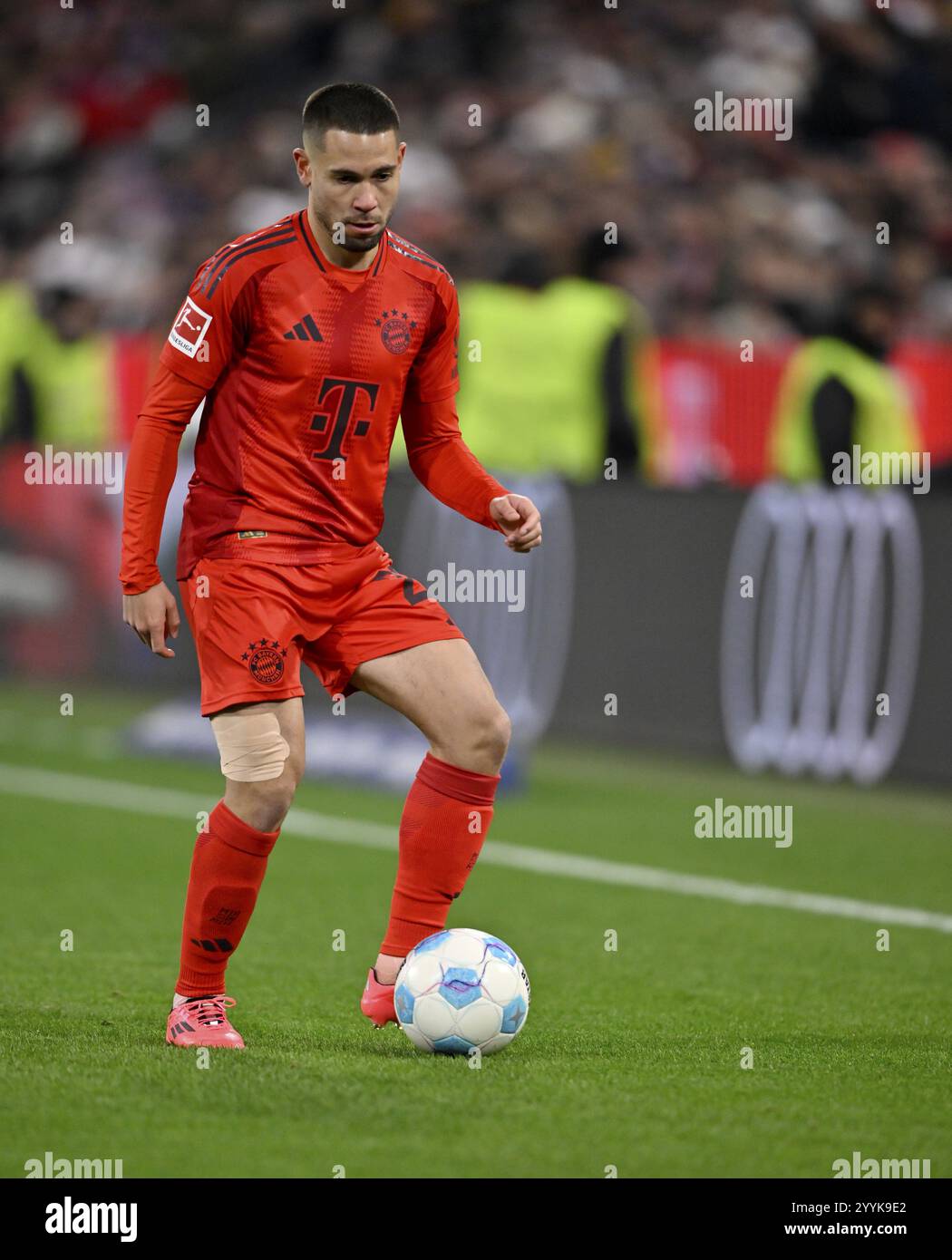 Raphael Guerreiro FC Bayern Munich FCB (22) Action on the ball Allianz ...