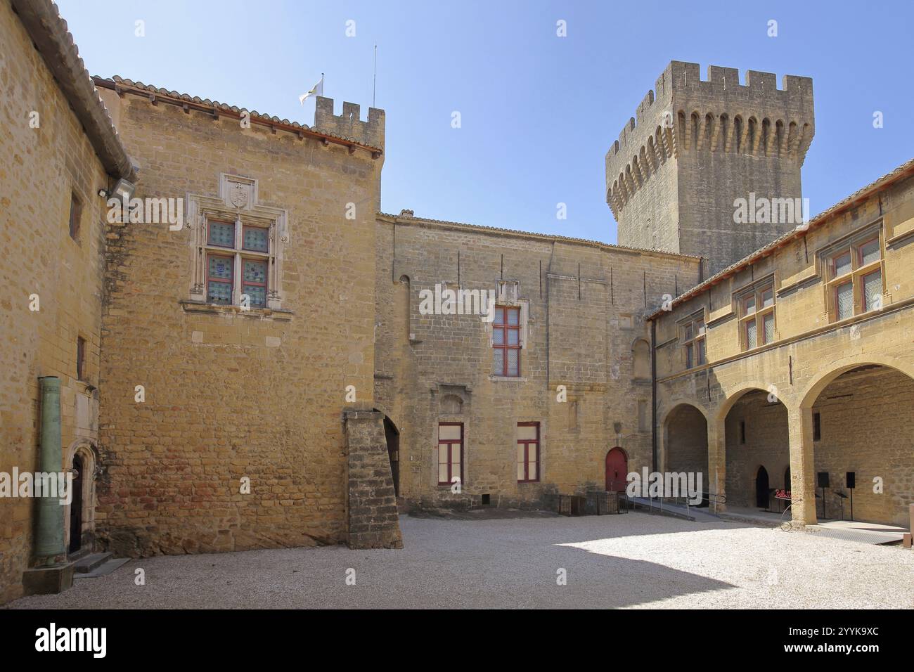 Courtyard stone walls battlements hi-res stock photography and images ...